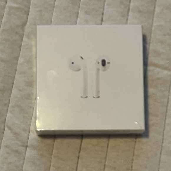Apple | Headphones | White Wireless Earbuds | Poshmark